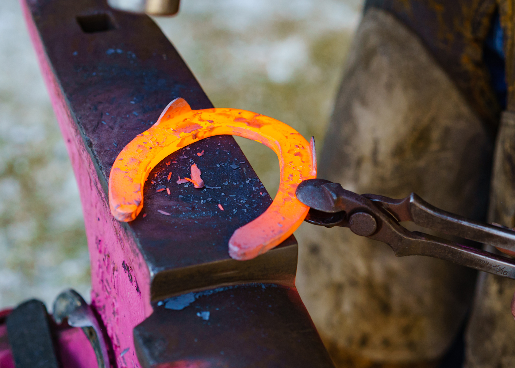 How to Make Horseshoes - Grit